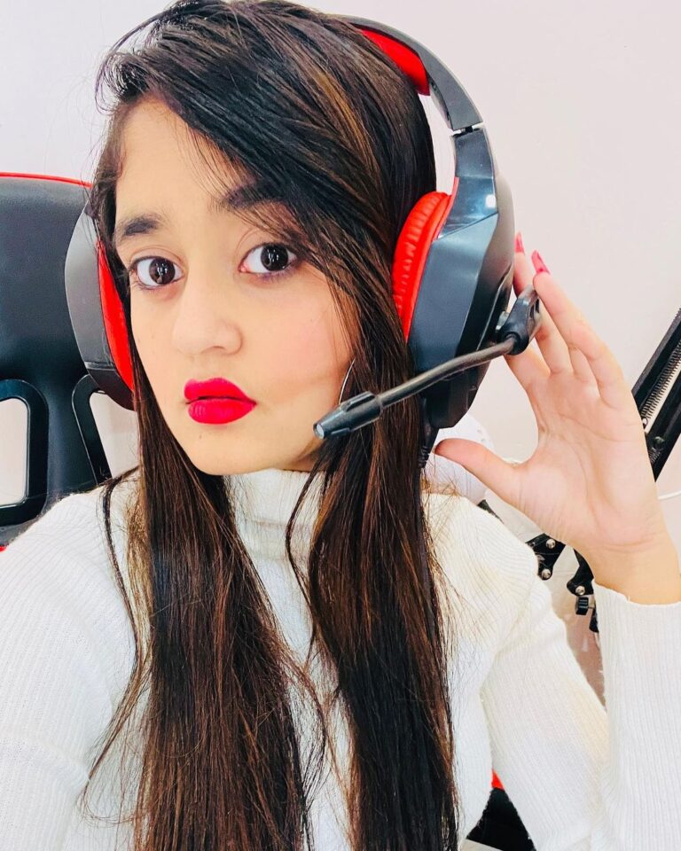 Bindass Kavya Pubg ID, Age, Real Name, Monthly Income, Bio